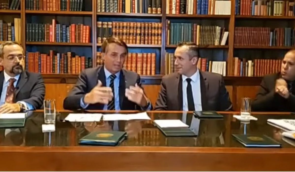 Roberto Alvim: "Brasil irá testemunhar um renascimento de sua arte e ...