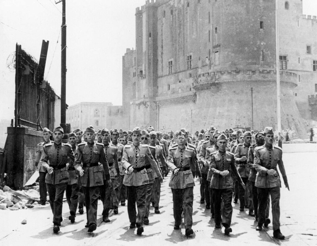 16 de Julho de 1944: soldados brasileiros (FEB) desembarcam na Europa ...