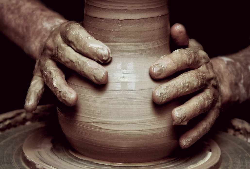 LAWRENCE MAXIMUS | Diante da fragilidade, é bom ser um vaso de barro ...